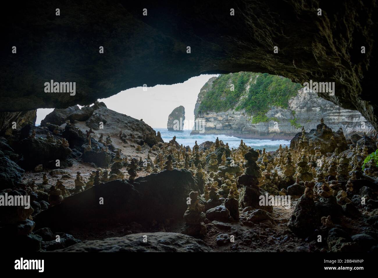 Tembeling secret beach, down a jungle valley and a balinese temple ...