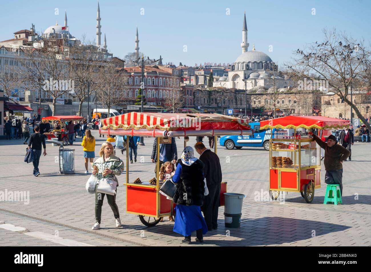 Eminonu meydan hi-res stock photography and images - Alamy