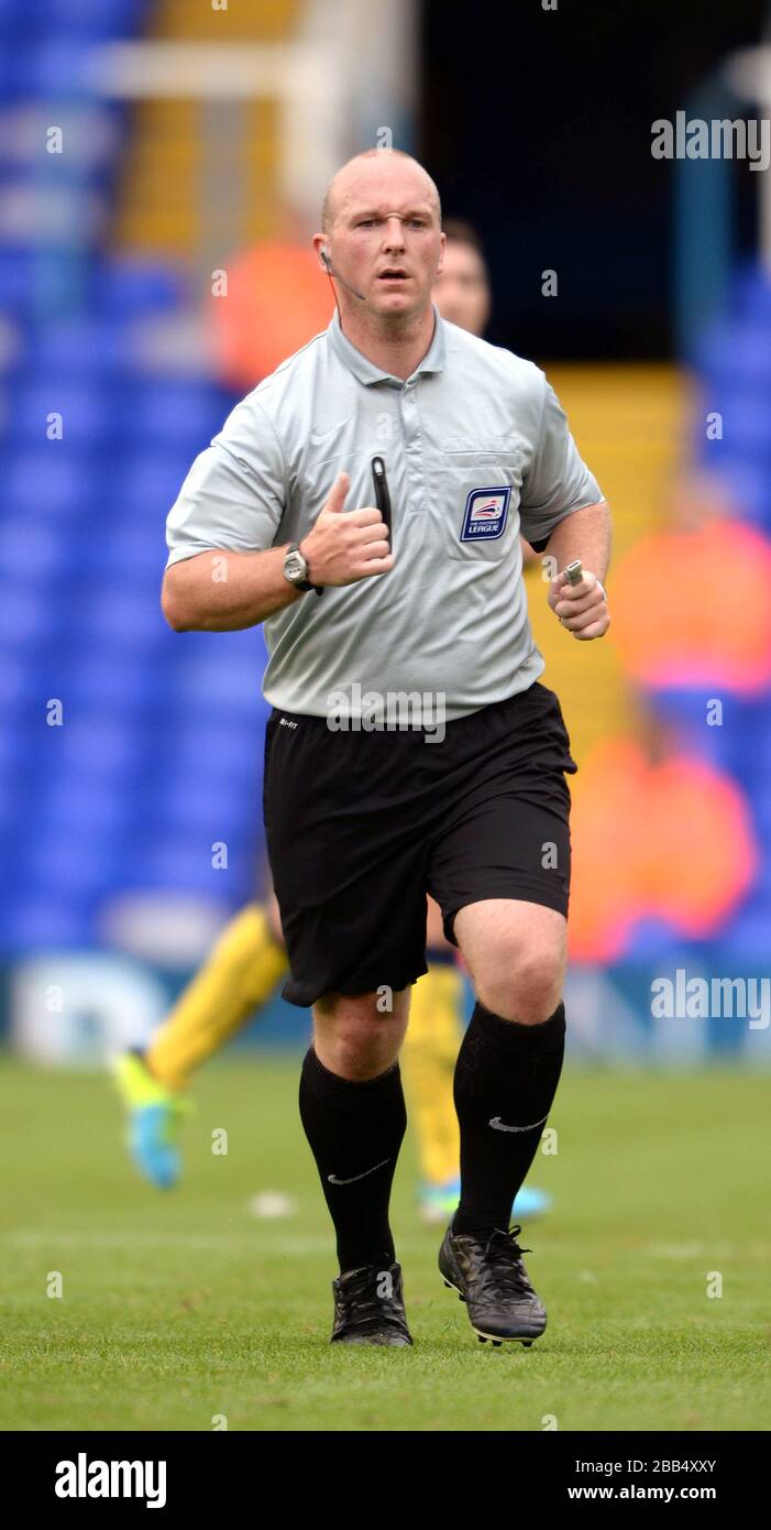Referee Simon Hooper Stock Photo - Alamy