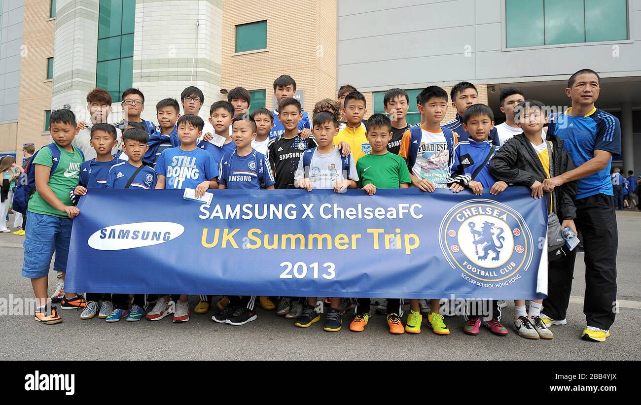 Photograph outside stamford bridge hi-res stock photography and images ...