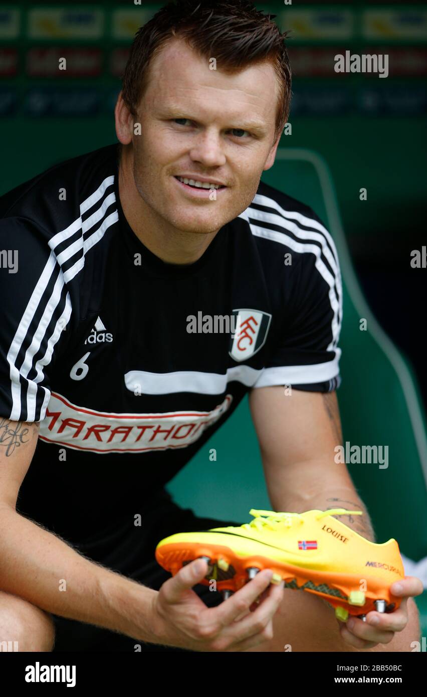 Fulham's John Arne Riise Stock Photo - Alamy