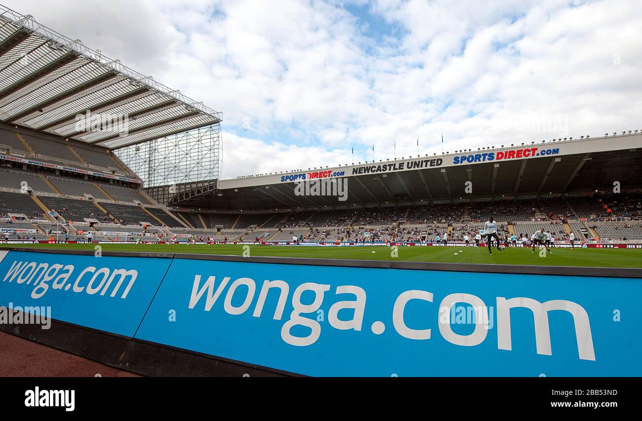Wonga advertising hi-res stock photography and images - Alamy