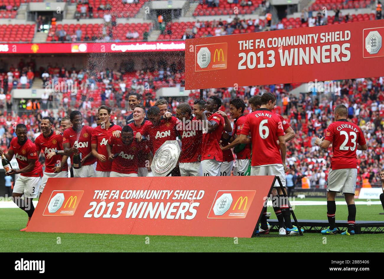 Manchester United players celebrate winning the FA Community Shield ...