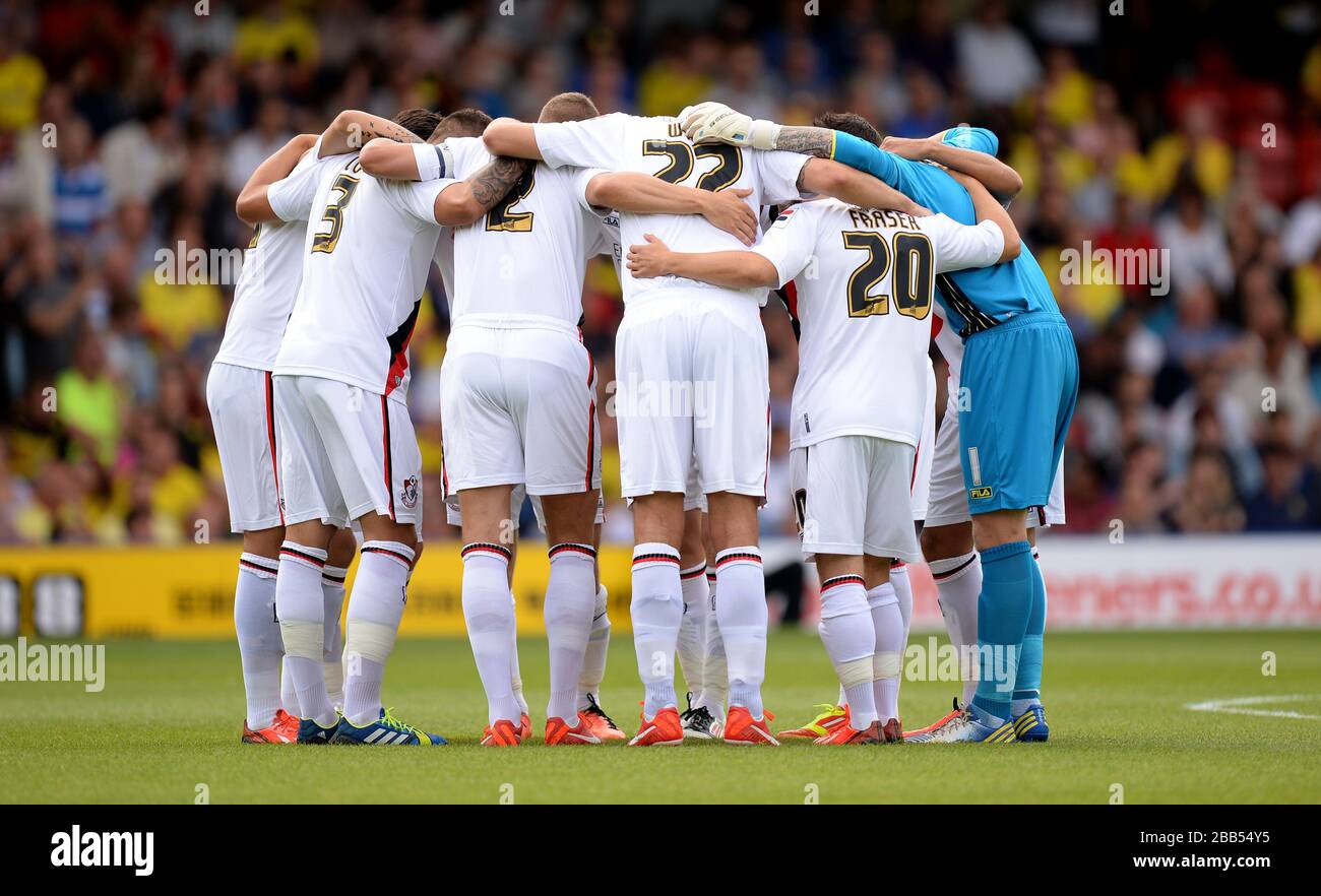 Afc bournemouth team huddle prior hi-res stock photography and images ...