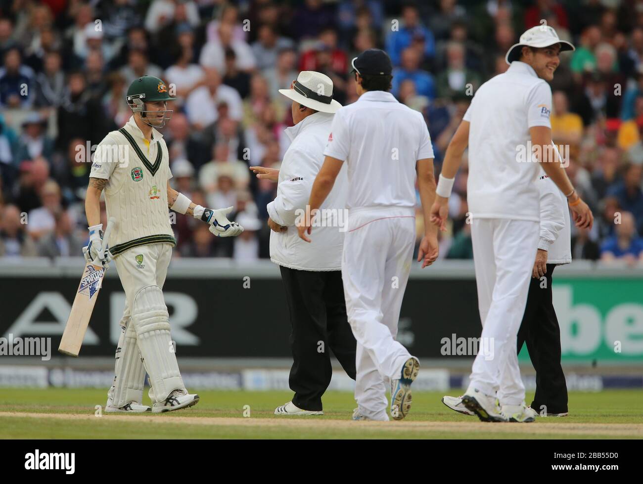 Australia captain Michael Clarke upset as Umpire Erasmus and Hill takes ...
