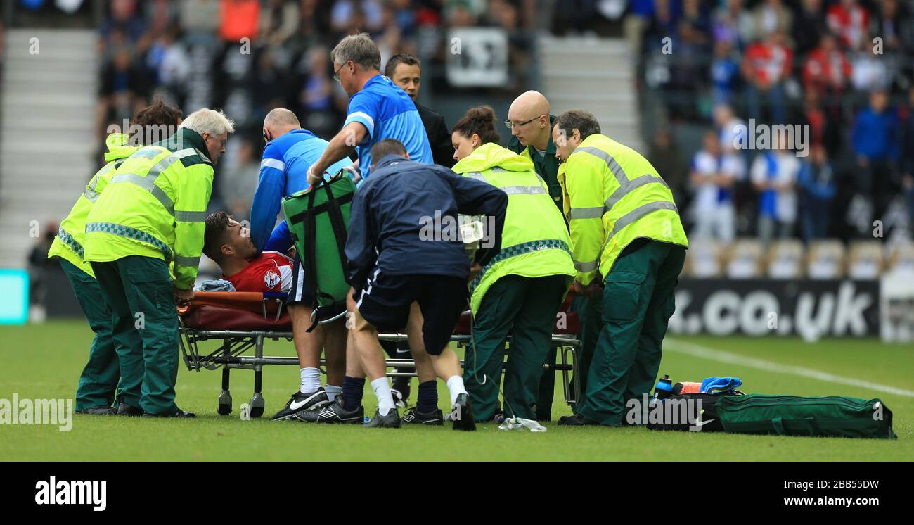 Is carried off on a stretcher hi-res stock photography and images - Alamy