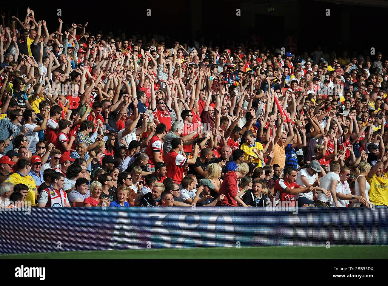 Arsenal fans do a mexican wave in the stands hi-res stock photography ...