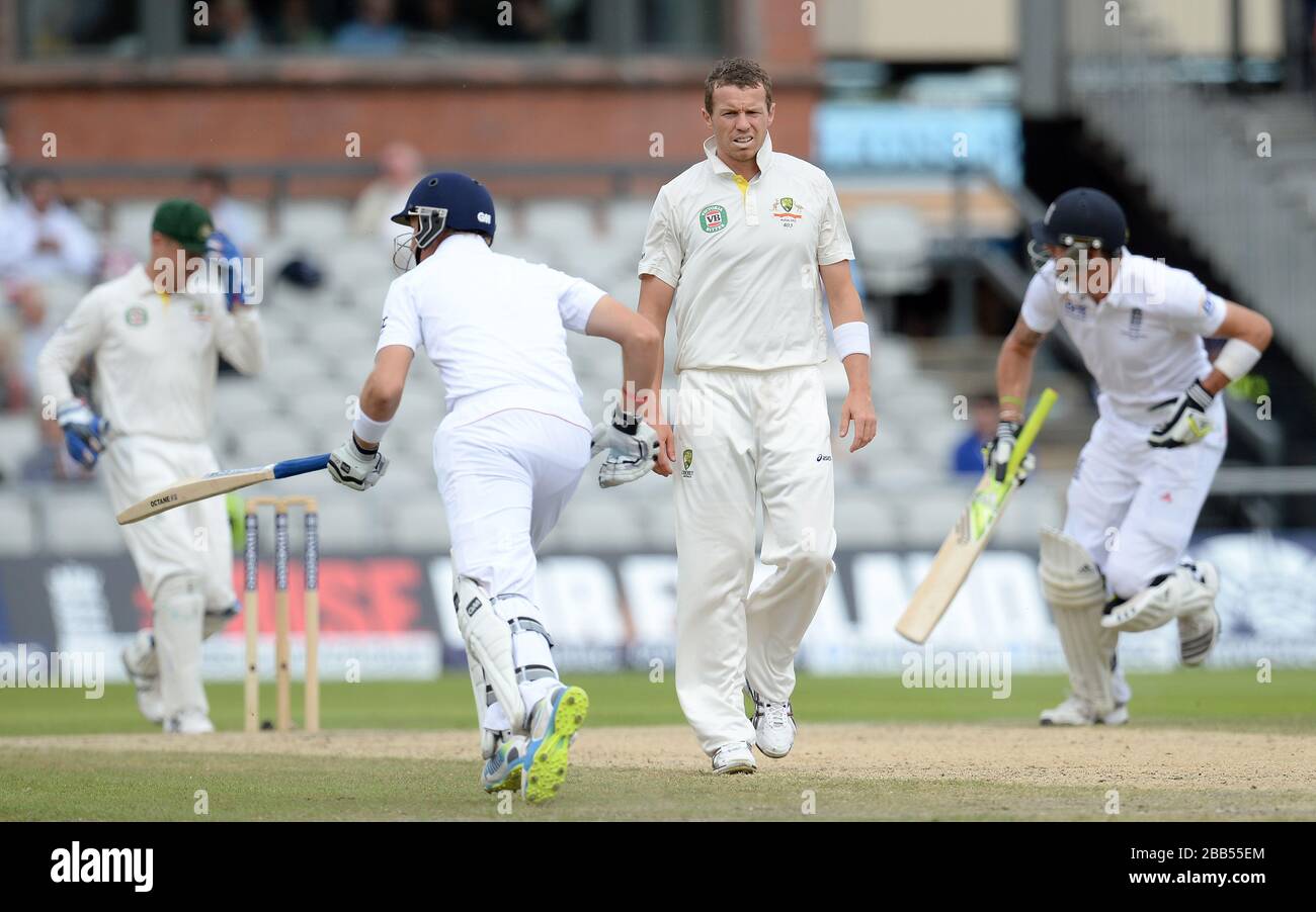 Australia's Peter Siddle watches as England's Joe Root (left) and Kevin ...