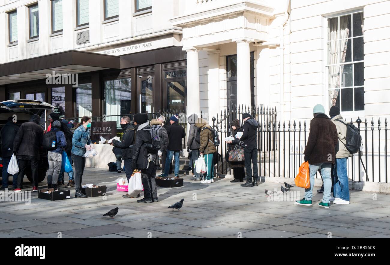 Homeless food distribution during corona virus hi-res stock photography ...