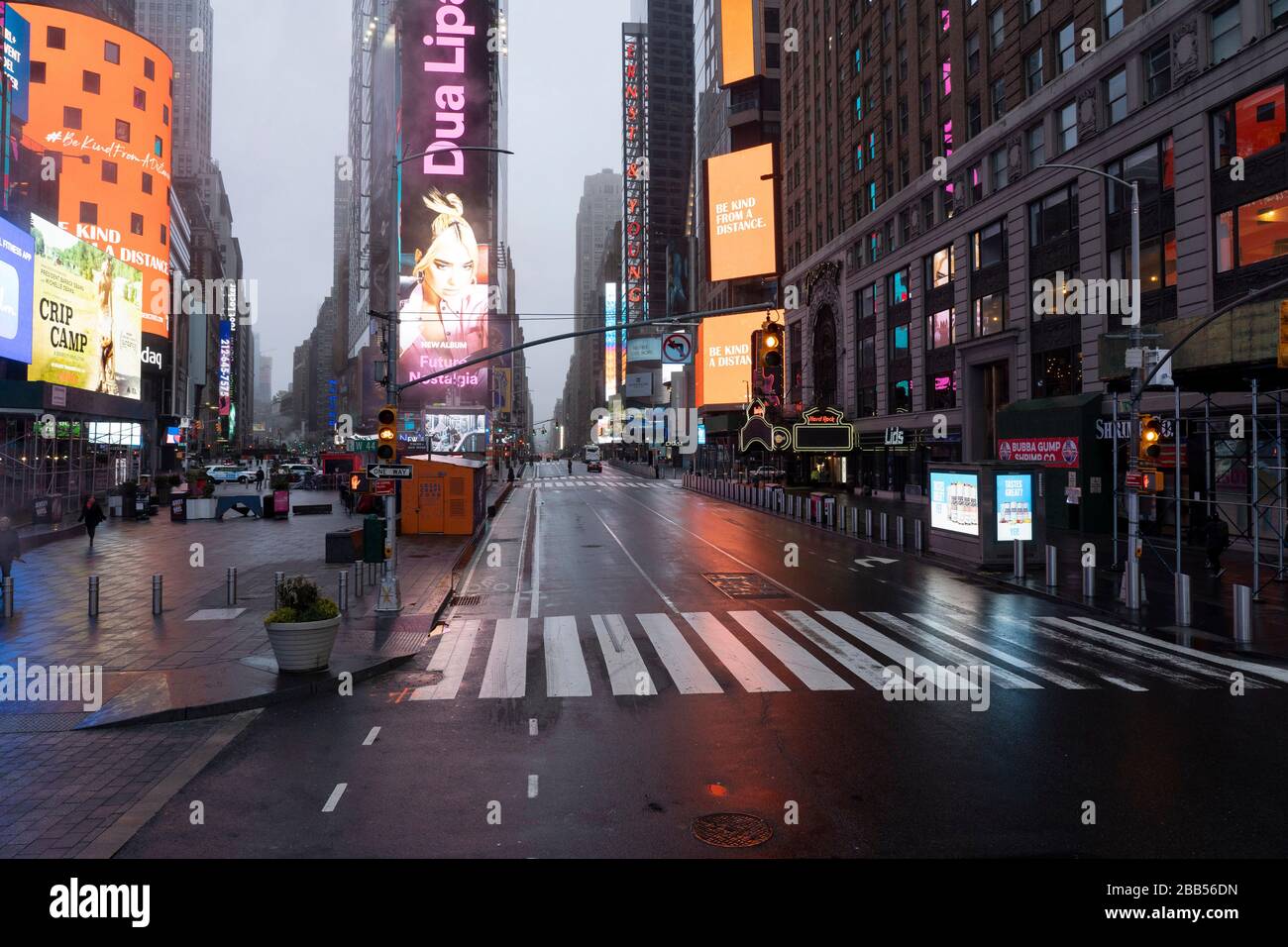 Lockdown new york times square hi-res stock photography and images - Alamy