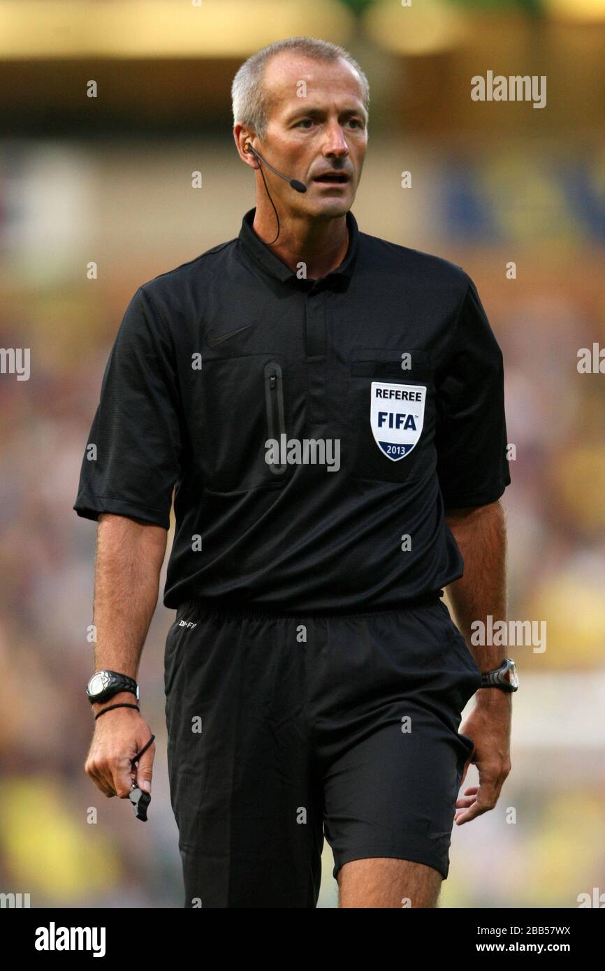 Martin Atkinson, referee Stock Photo - Alamy