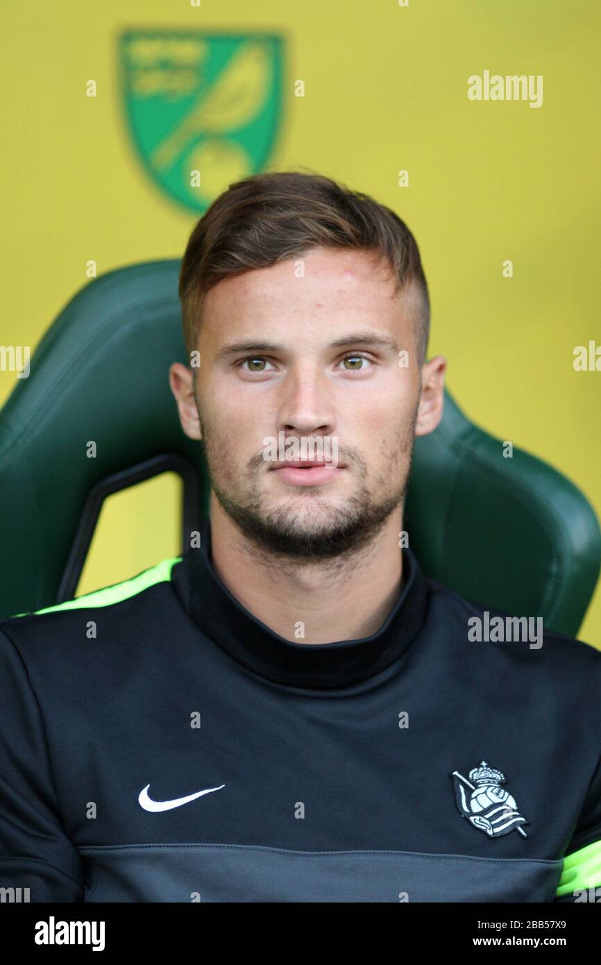 Headshot sociedad hi-res stock photography and images - Alamy