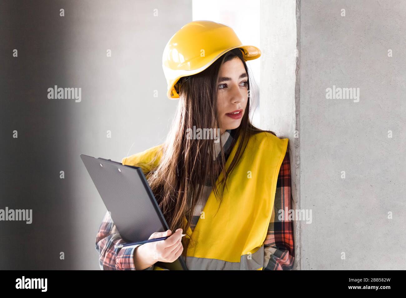 Female construction engineer hi-res stock photography and images - Alamy