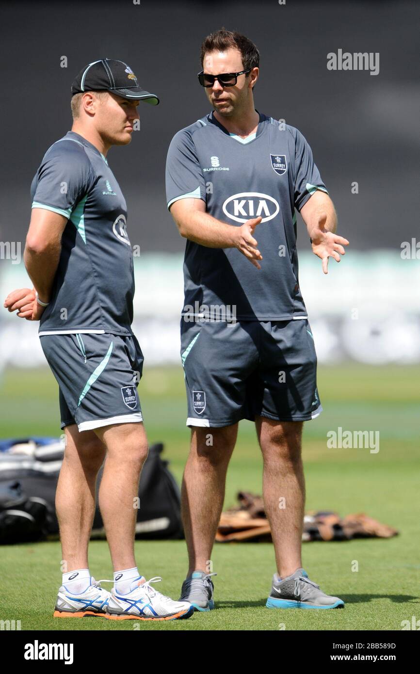 Surrey Physio Alex Tysoe (right) during the warm up Stock Photo - Alamy