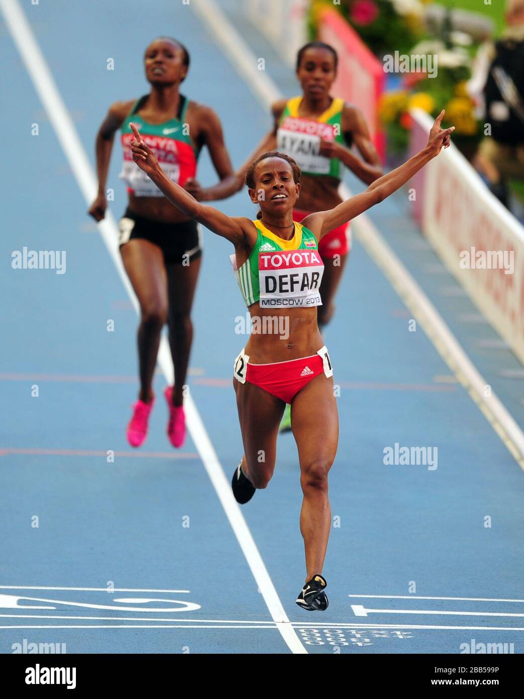 Ethiopia's Meseret Defar crosses the line first to win the Women's ...