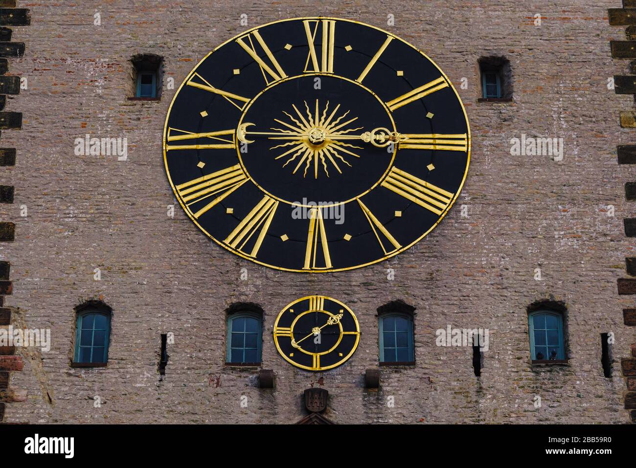 Details front facade clock hi-res stock photography and images - Alamy