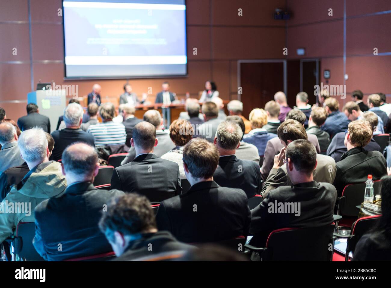 Round table discussion at business conference event Stock Photo - Alamy
