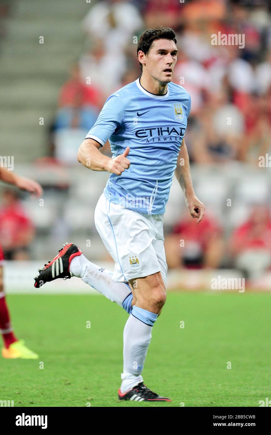 Gareth barry manchester city hi-res stock photography and images - Alamy