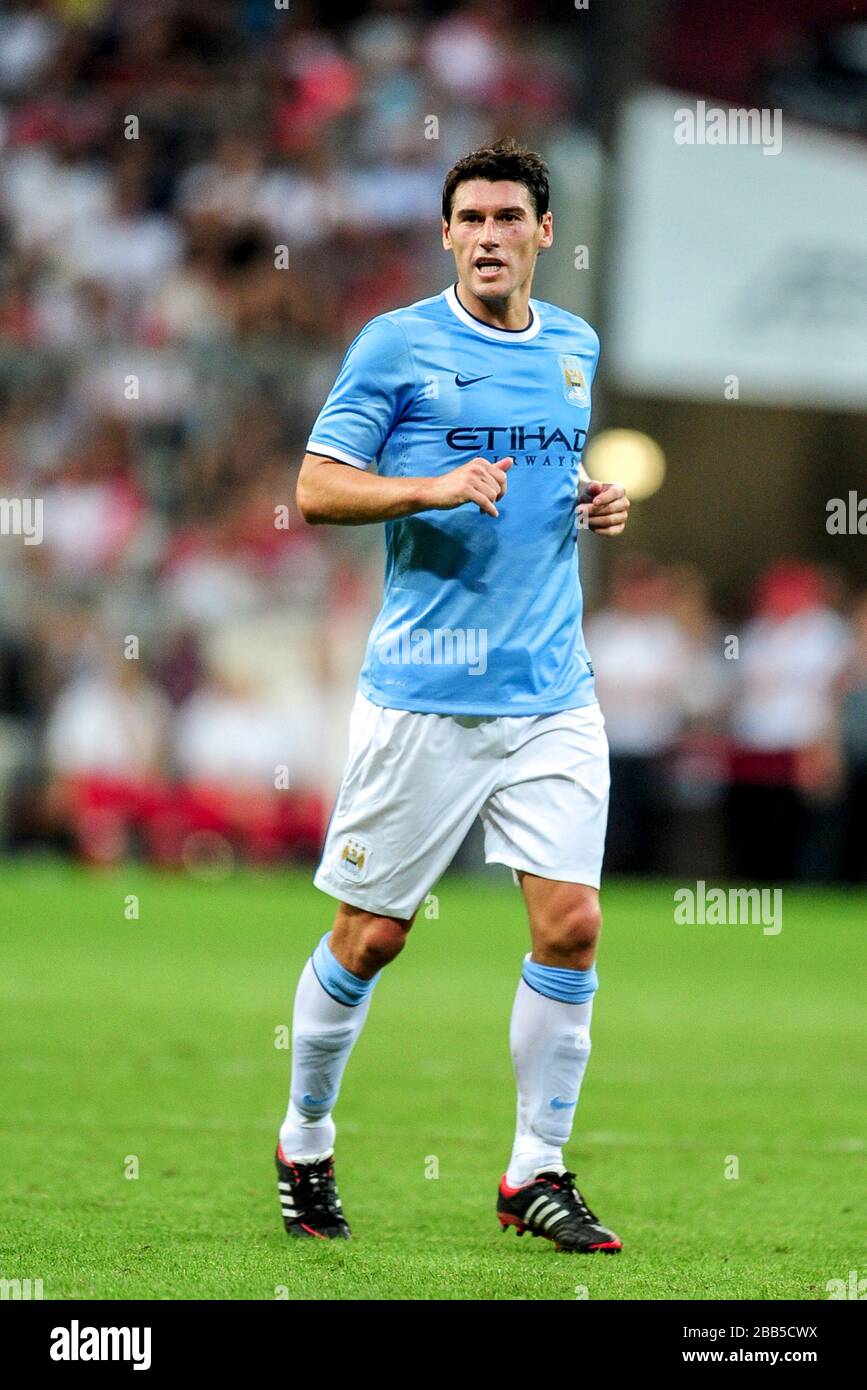 Gareth barry manchester city hi-res stock photography and images - Alamy
