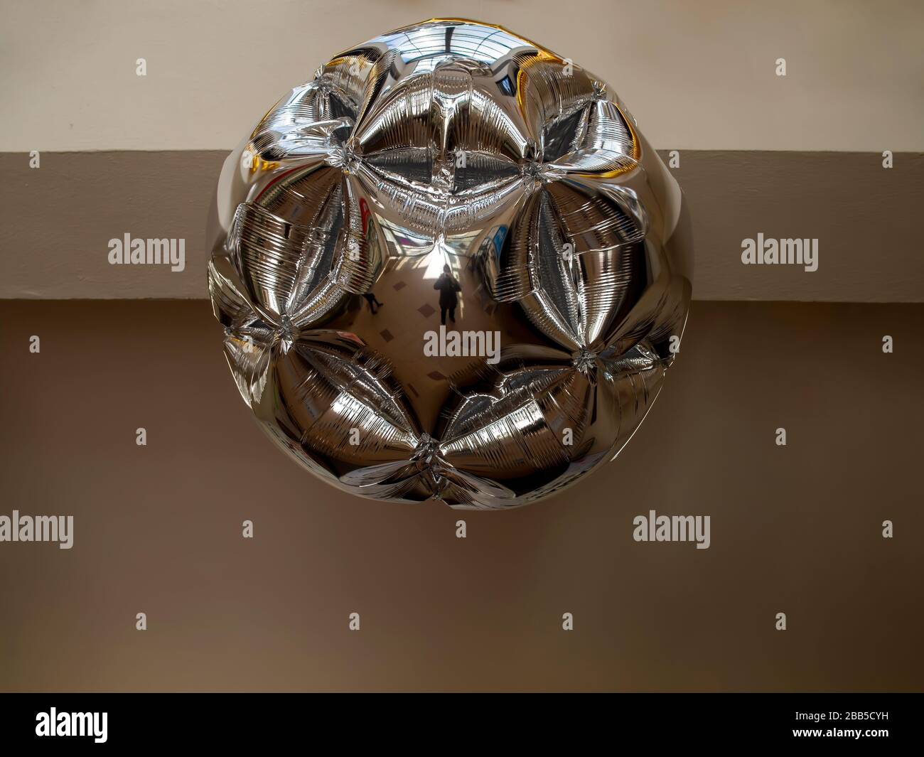 Shiny star balloon hi-res stock photography and images - Alamy