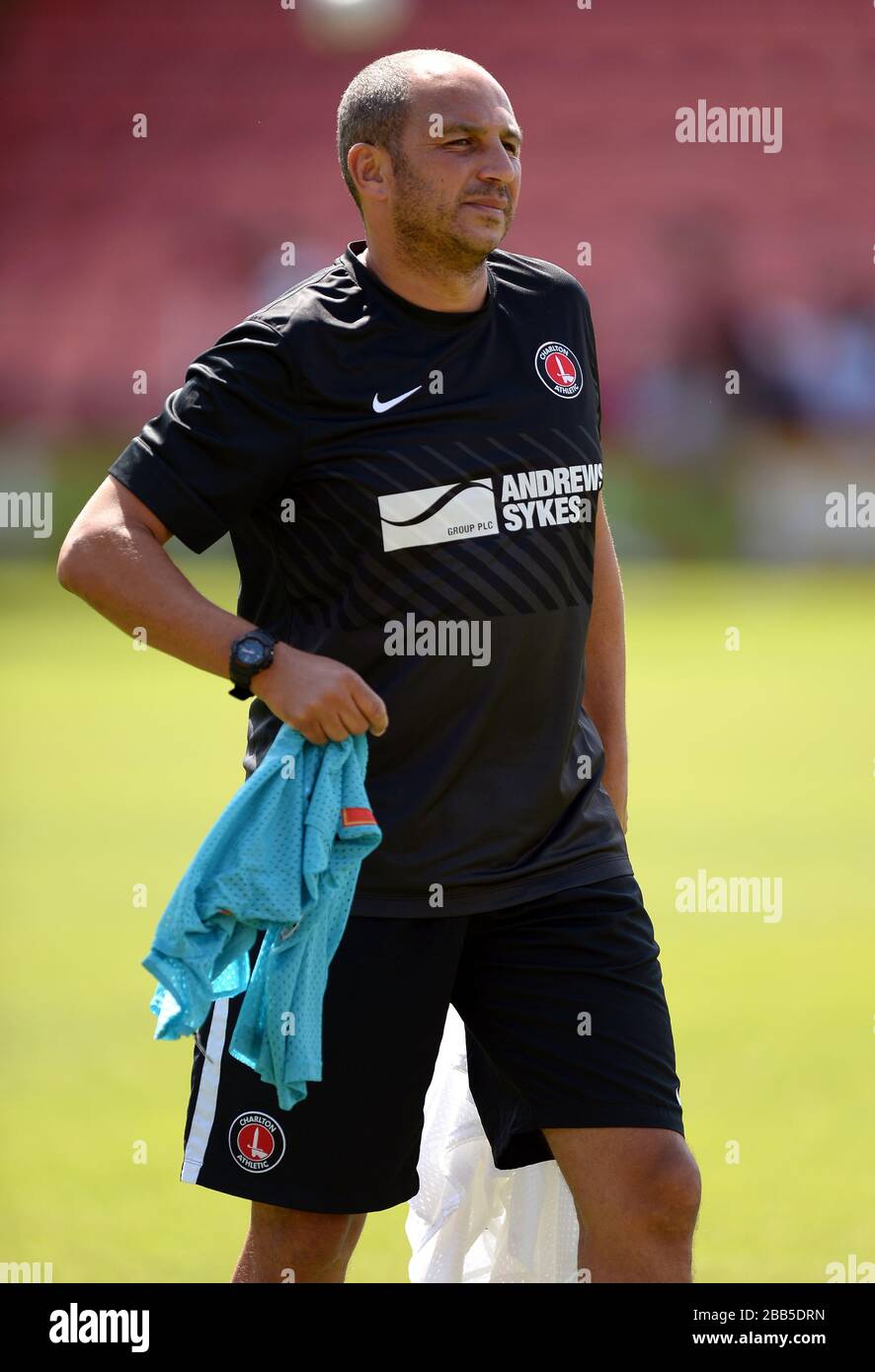 Charlton athletics coach damian matthew hi-res stock photography and ...