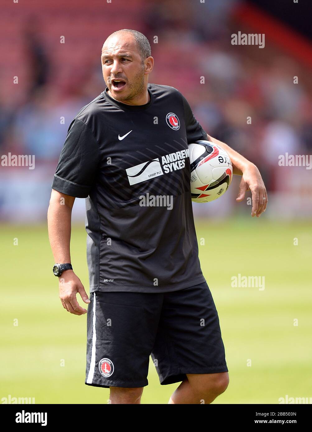 Charlton athletics coach damian matthew hi-res stock photography and ...
