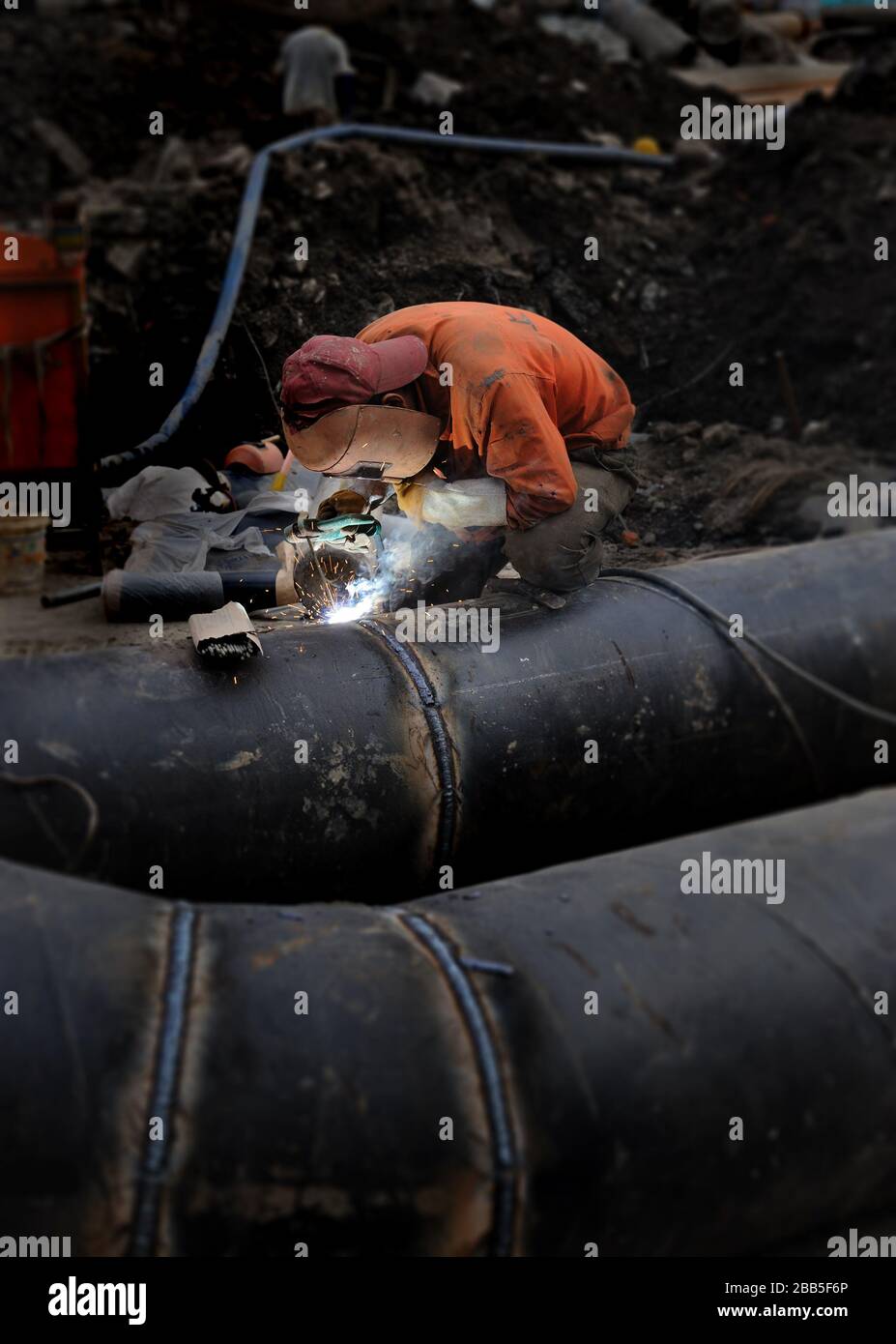 Construction welder pipeline hi-res stock photography and images - Alamy