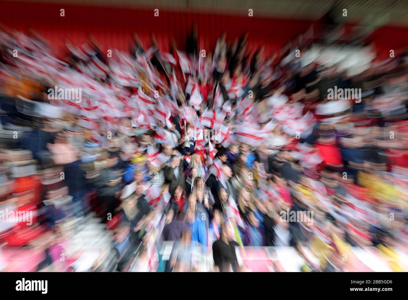 England fans with flags hi-res stock photography and images - Alamy