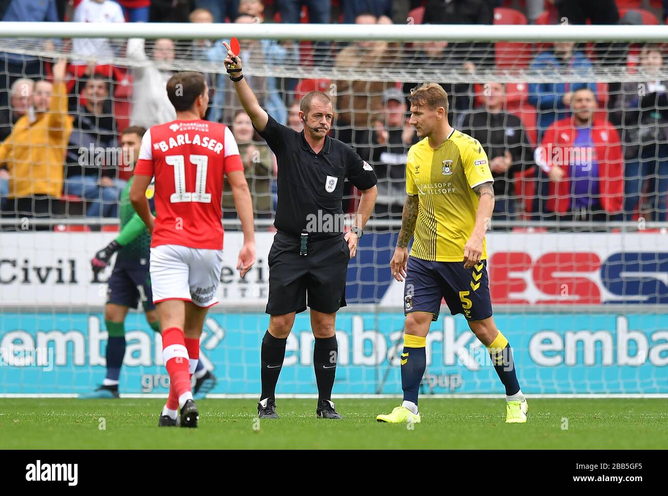 Soccer referee darren handley hi-res stock photography and images - Alamy