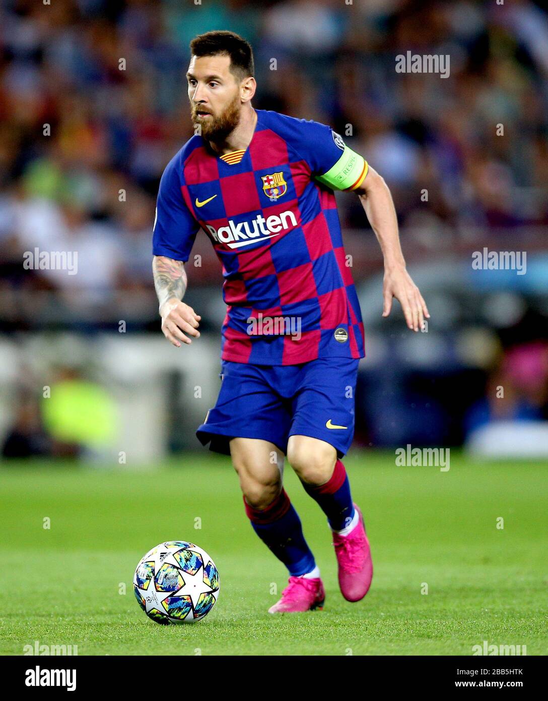 Lionel messi in action hi-res stock photography and images - Alamy