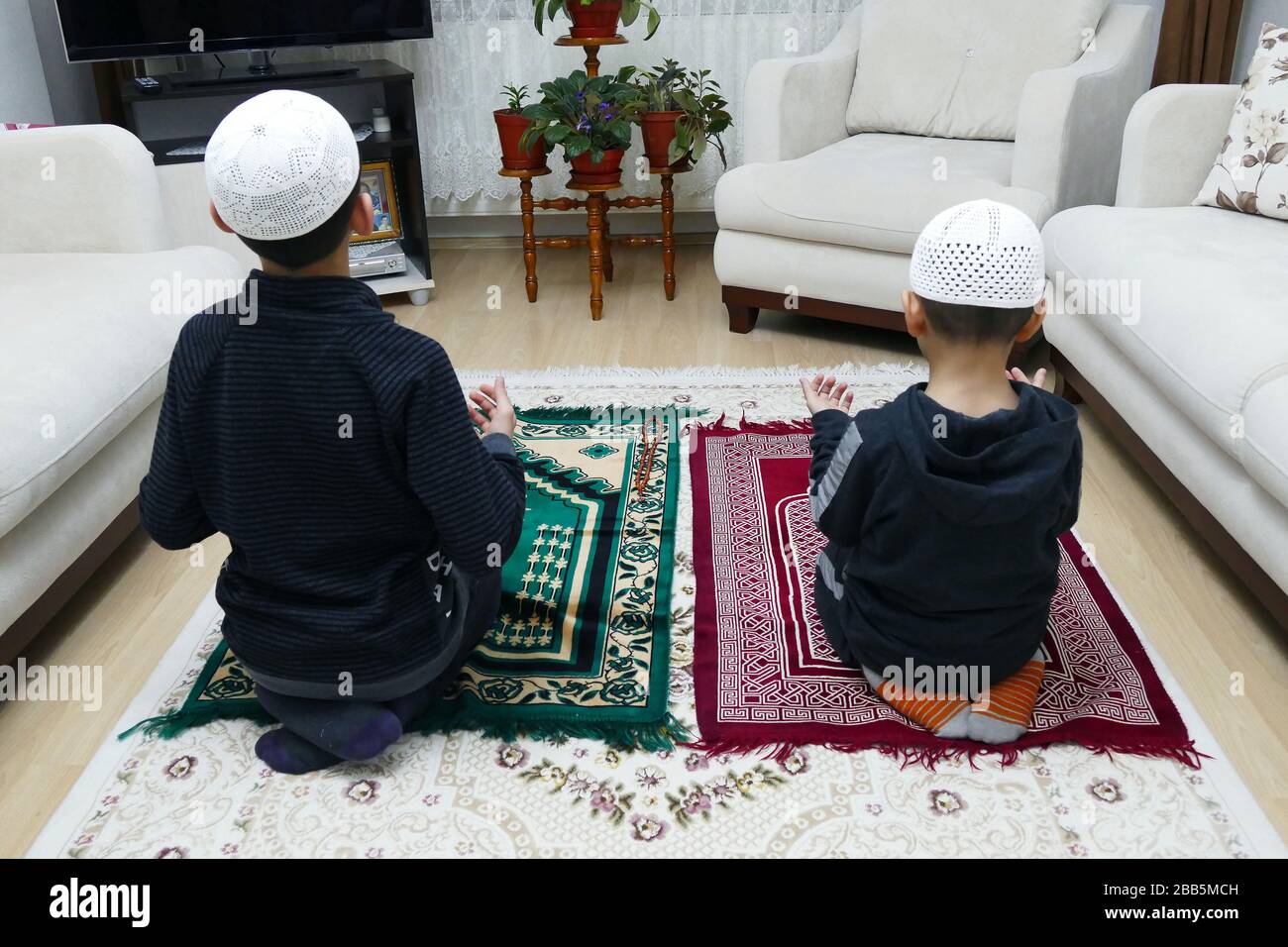two Muslim children who worship prayer Stock Photo - Alamy