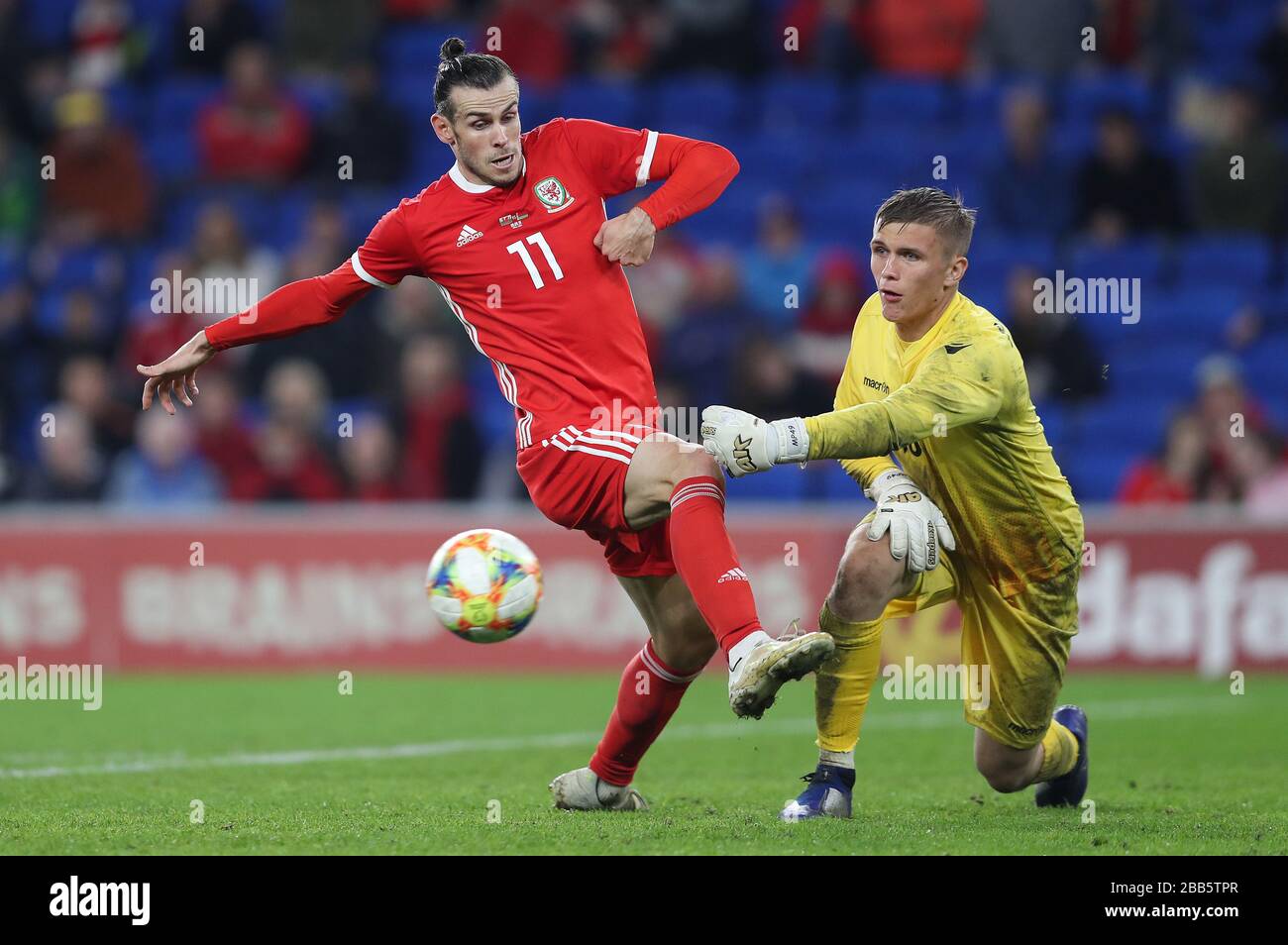 Wales' Gareth Bale and Belarus' Maksim Plotnikov Stock Photo - Alamy