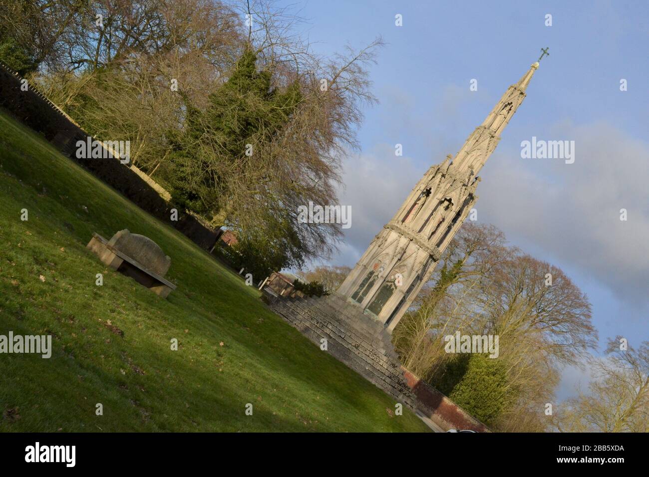 Eleanor Cross Monument / War Memorial - Sledmere Monument - East ...