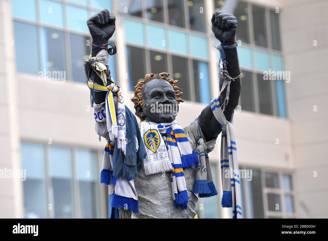 At the billy bremner statue outside leeds united football ground hi-res ...