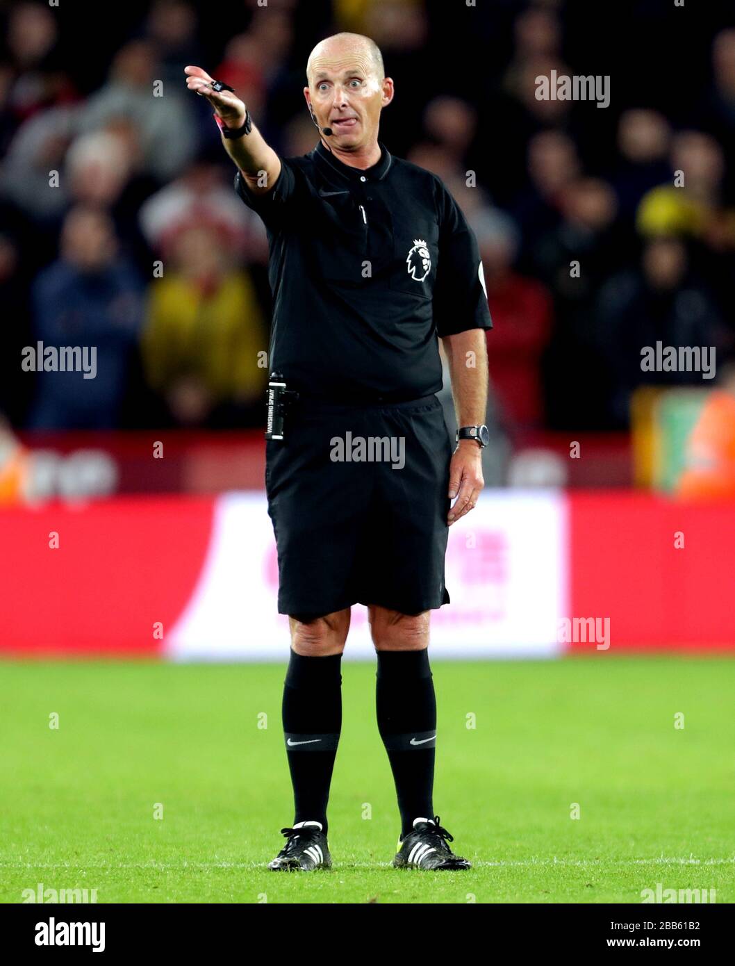 Referee mike dean in action hi-res stock photography and images - Alamy