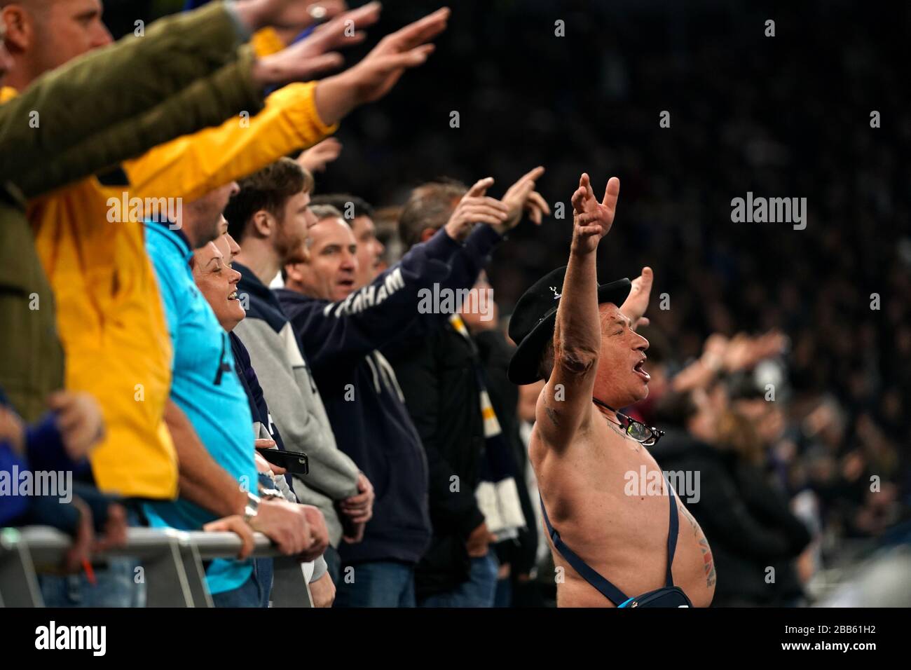 Tottenham hotspur fans celebrate hi-res stock photography and images ...