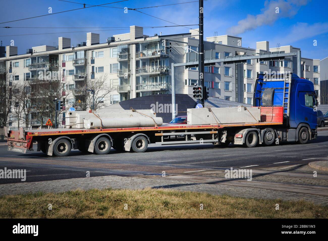 Lorry side view sky hi-res stock photography and images - Alamy