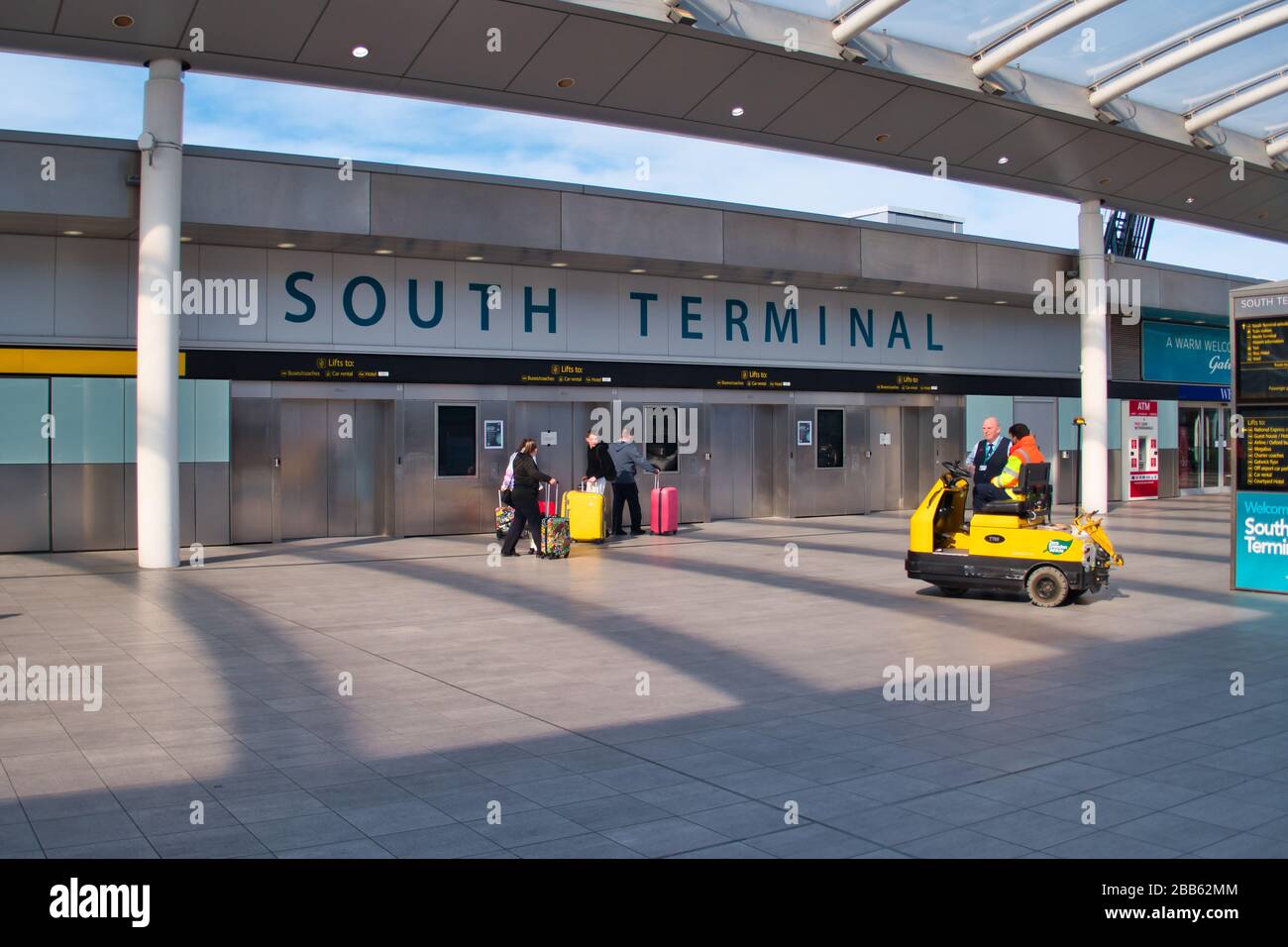 Small airport terminal hi-res stock photography and images - Alamy