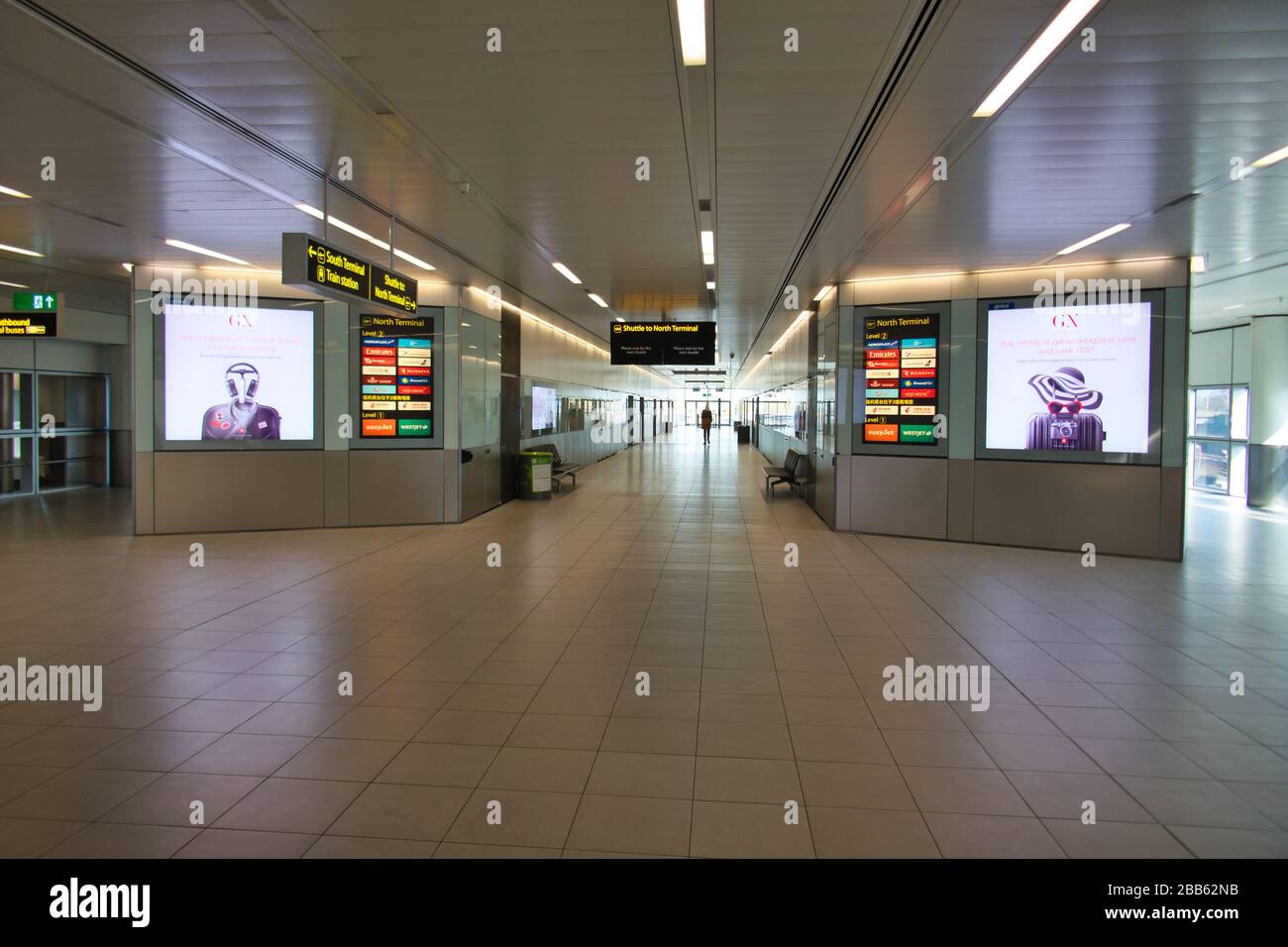 North and south terminal lgw hi-res stock photography and images - Alamy