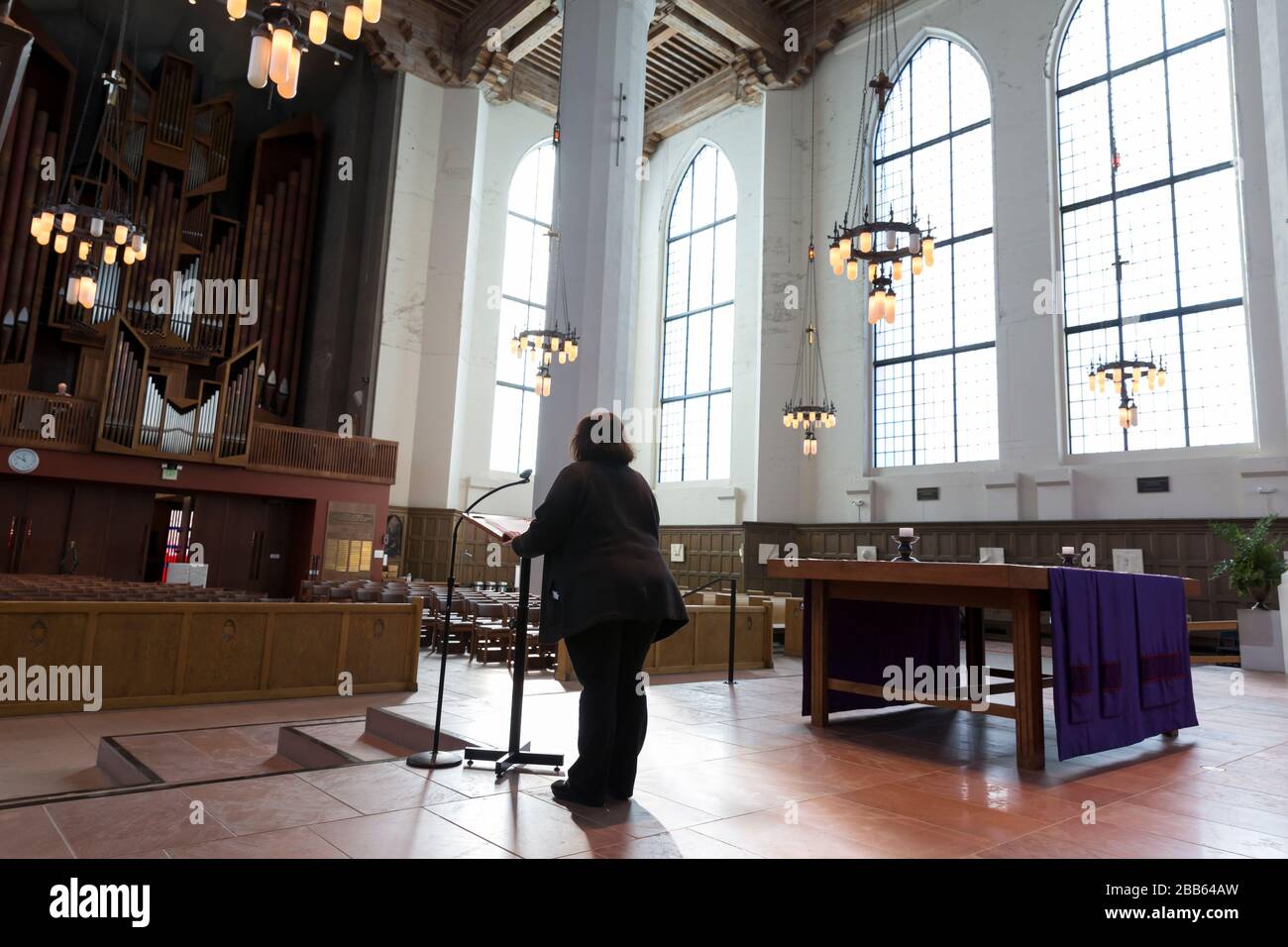 Female reverend hi-res stock photography and images - Alamy