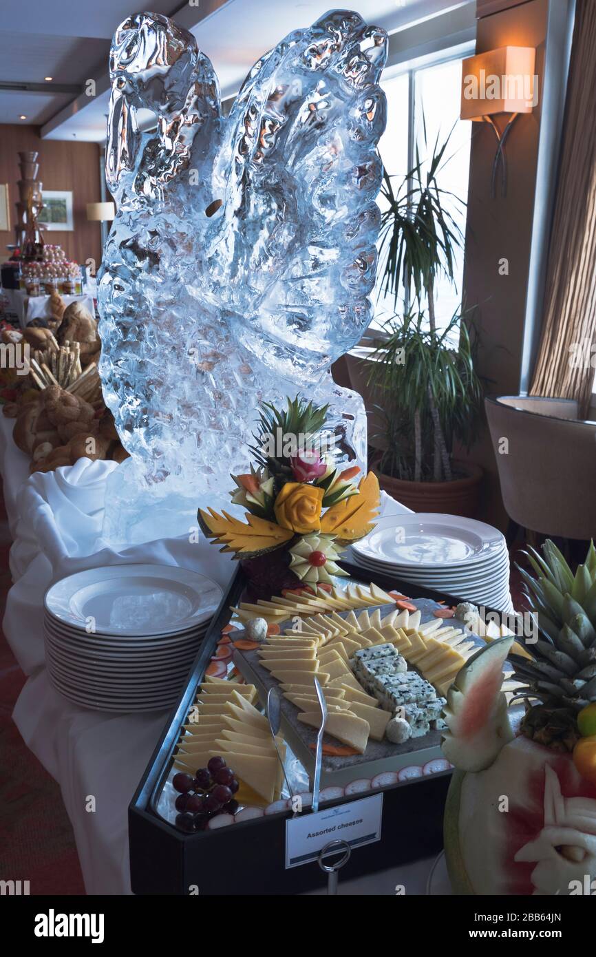 Cruise ship ice sculpture hi-res stock photography and images - Alamy