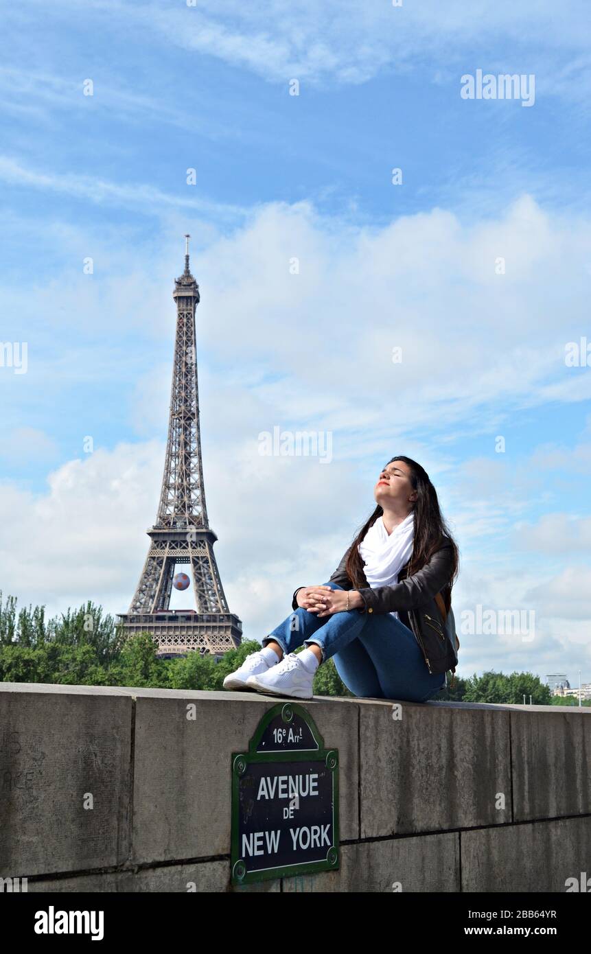 Modelo paris hi-res stock photography and images - Alamy