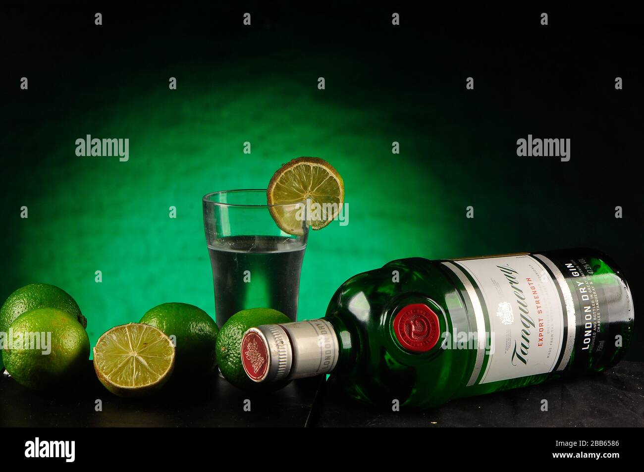 Tanqueray hi-res stock photography and images - Alamy