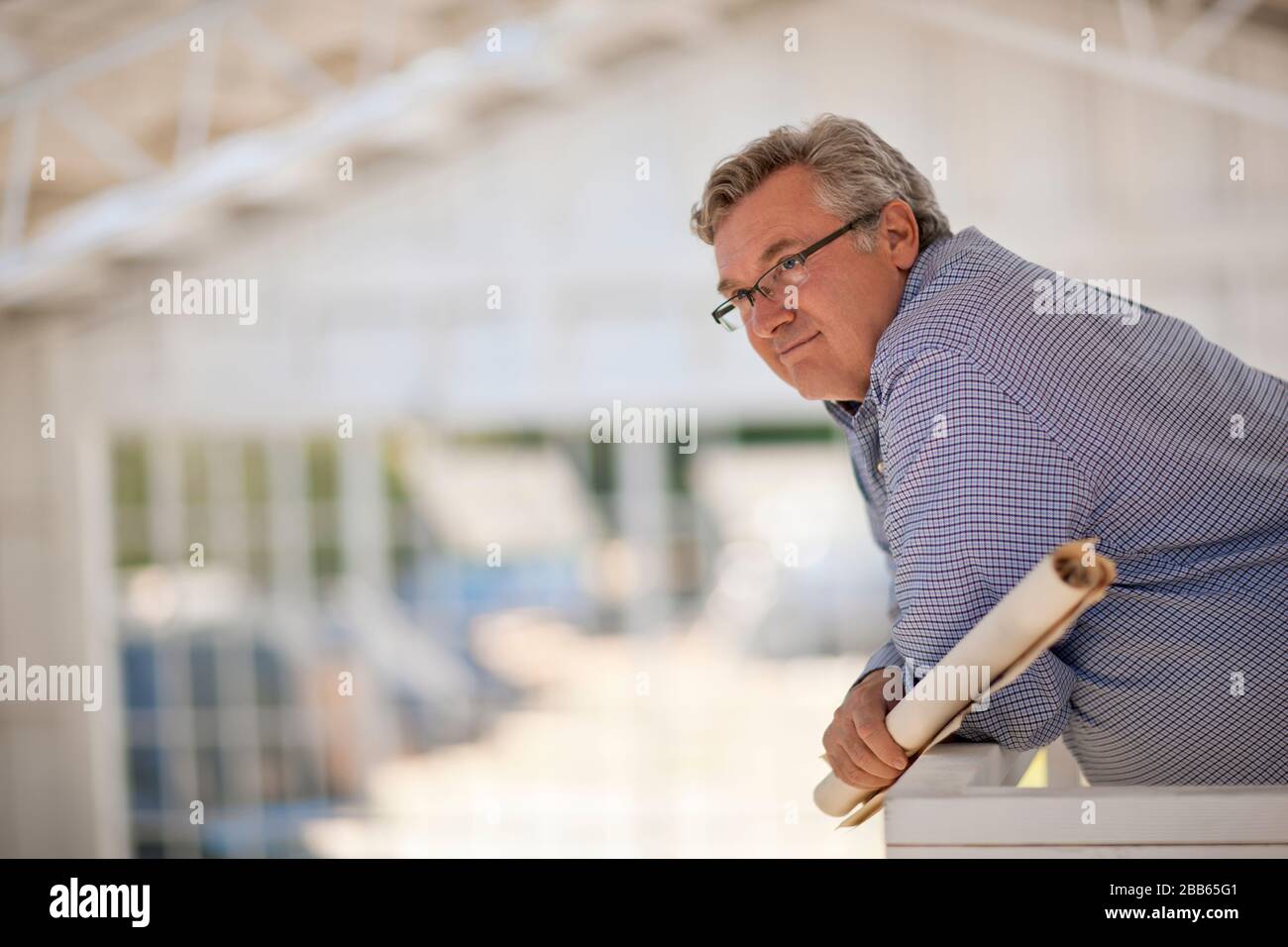 Lean rail hi-res stock photography and images - Alamy