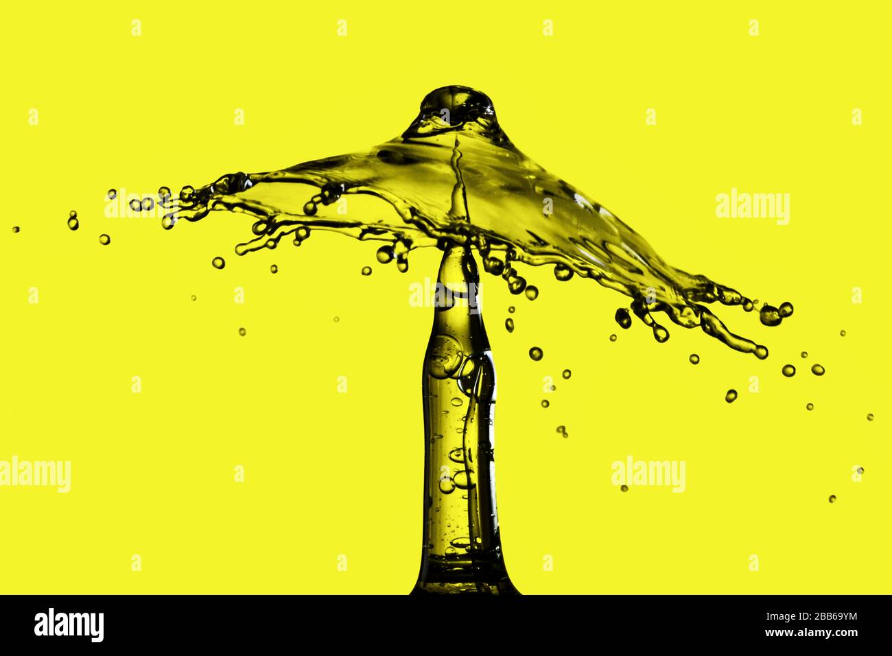 Long water splash hi-res stock photography and images - Alamy