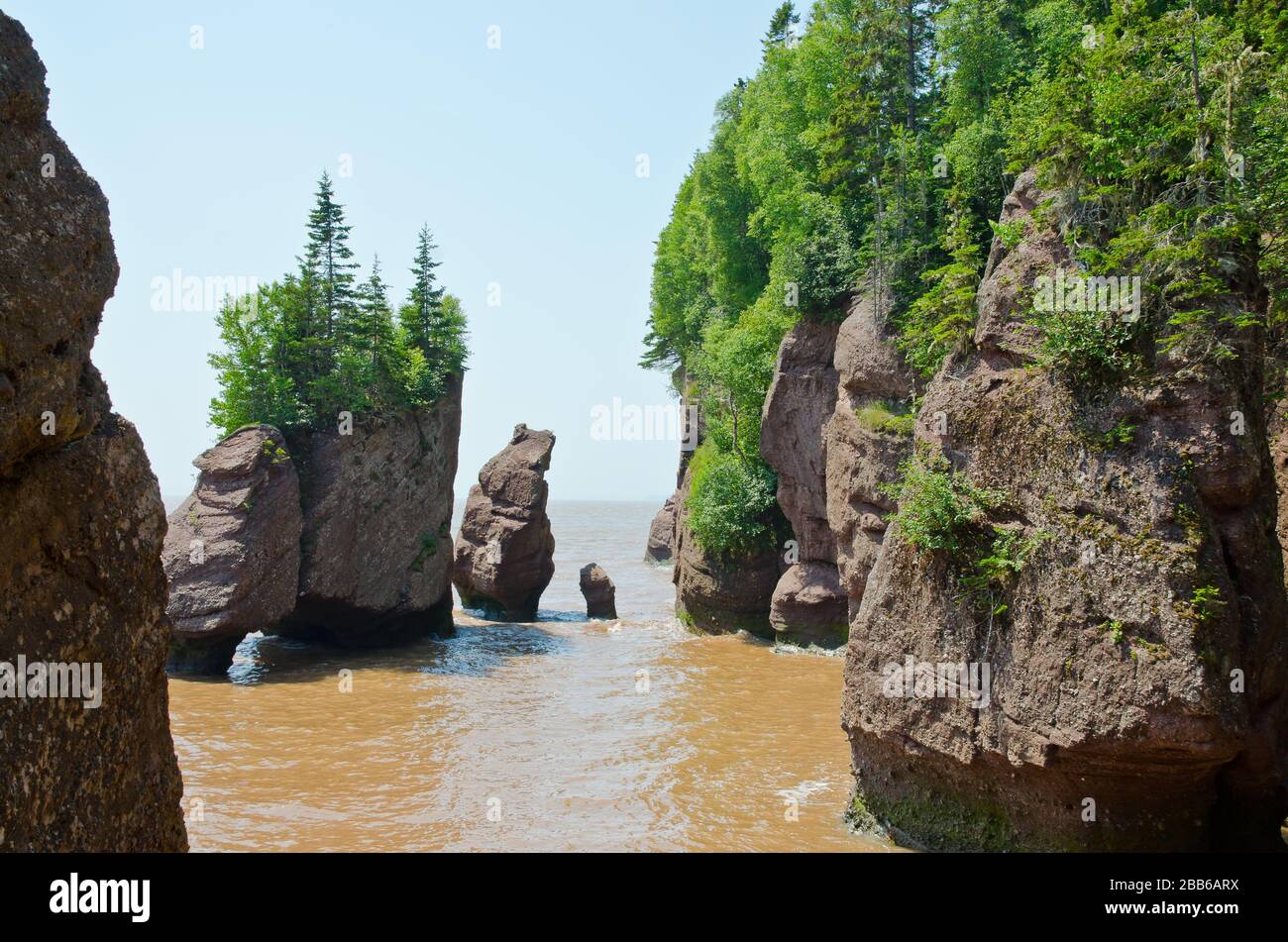 Hopewell rocks national park hi-res stock photography and images - Alamy