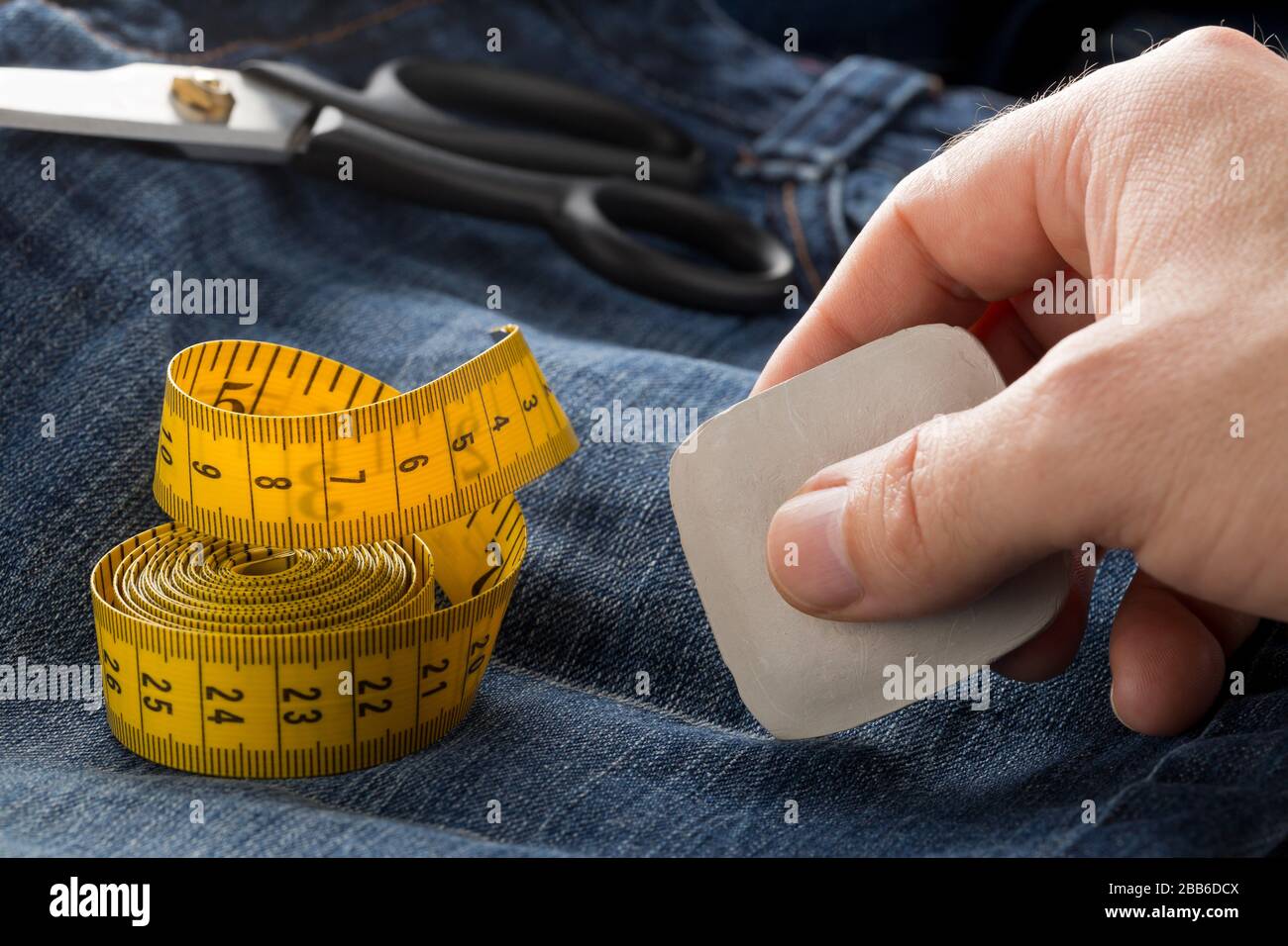 Tailor marking the thread hi-res stock photography and images - Alamy