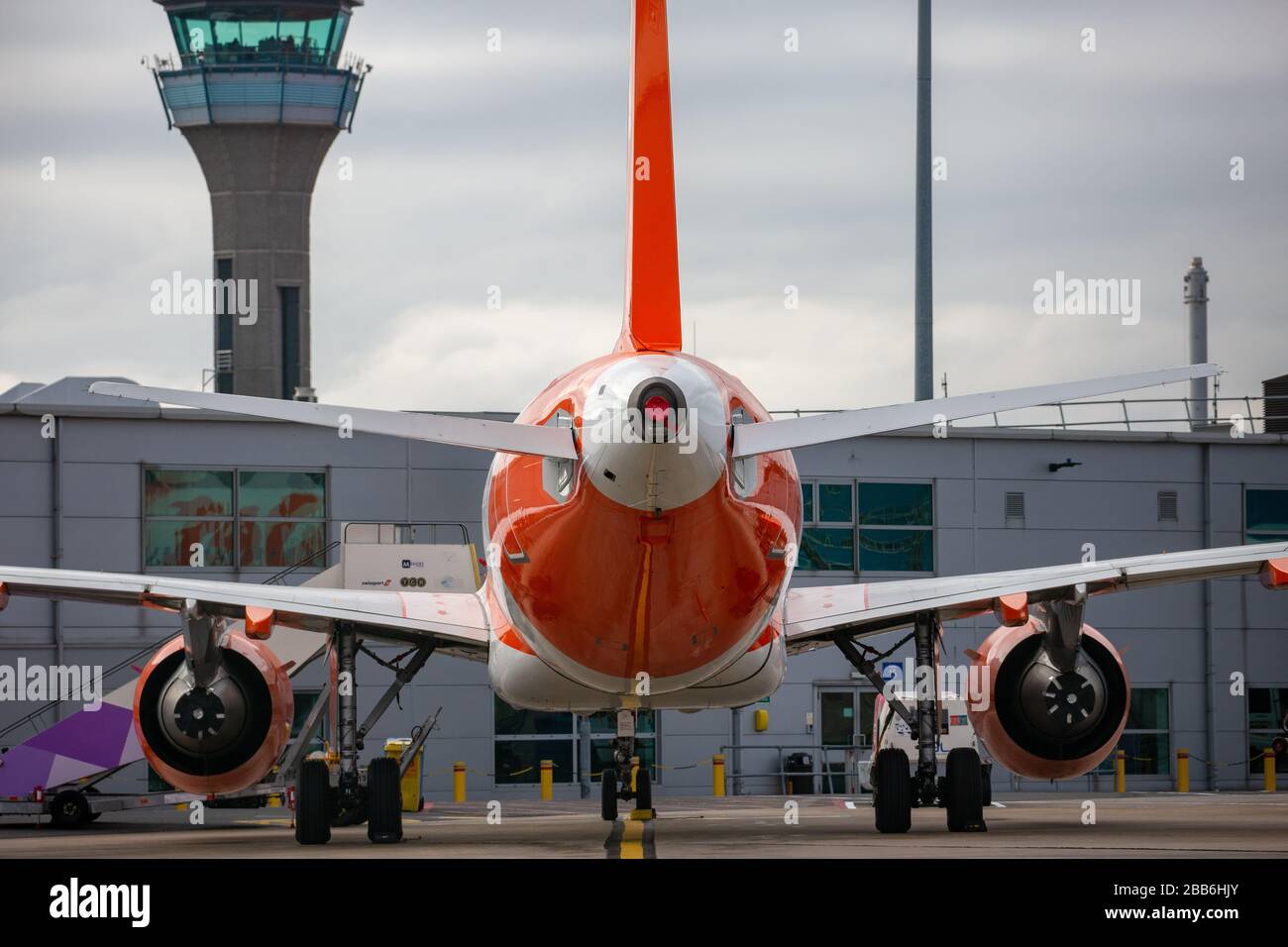 Easyjet cabin crew hi-res stock photography and images - Alamy