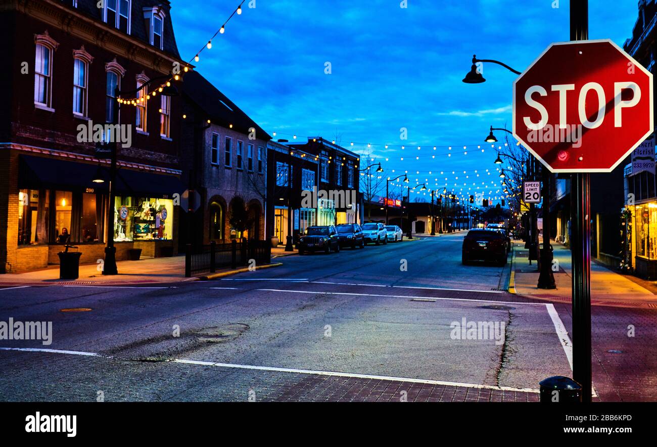 Street corner night hi-res stock photography and images - Alamy