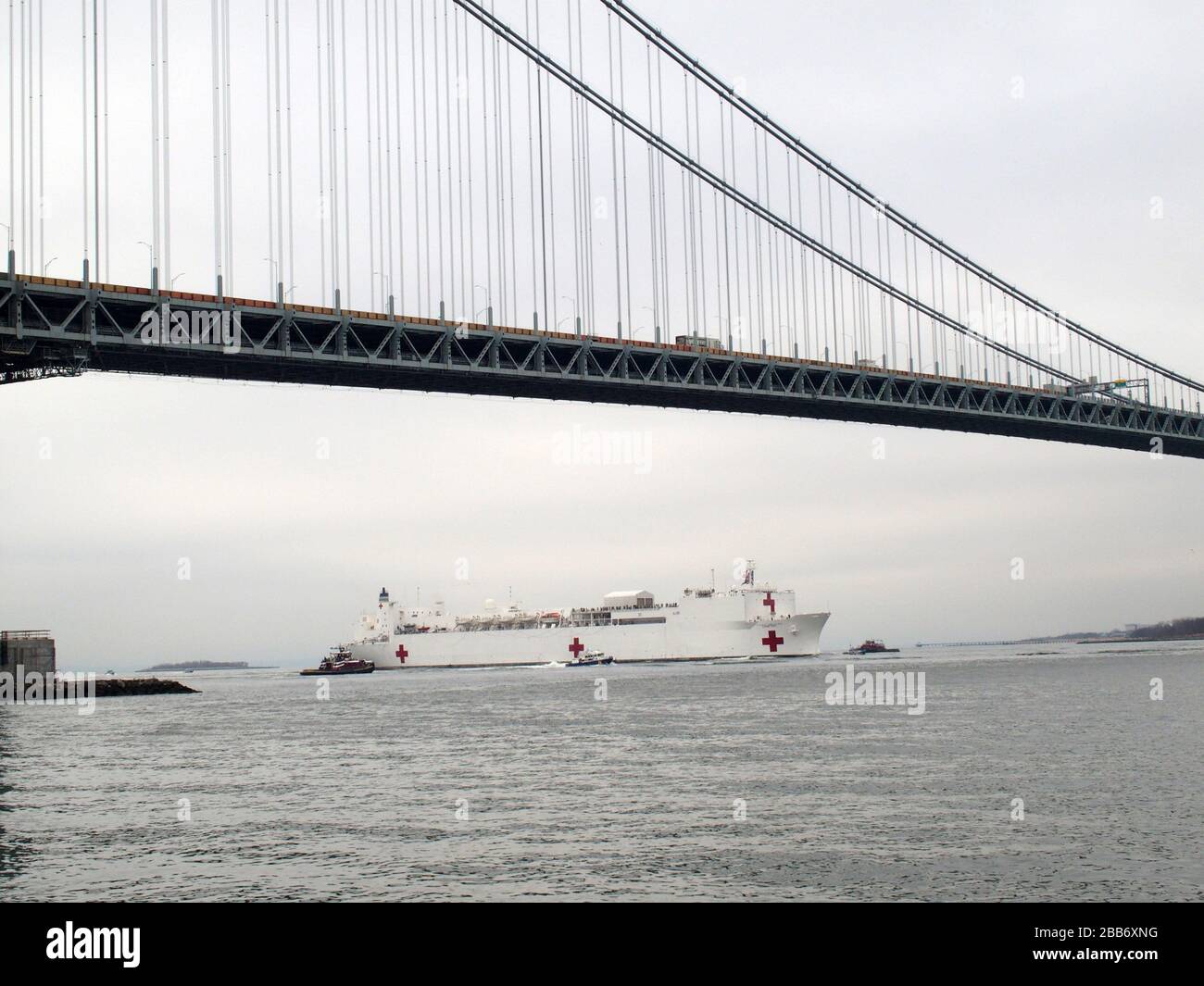 New York, New York, USA. 30th Mar, 2020. The Hospital Ship USNS Comfort ...